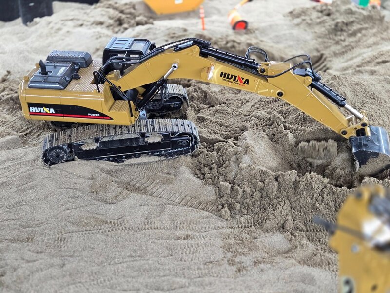 Can U Dig It – Mobile RC Construction Pit Experience